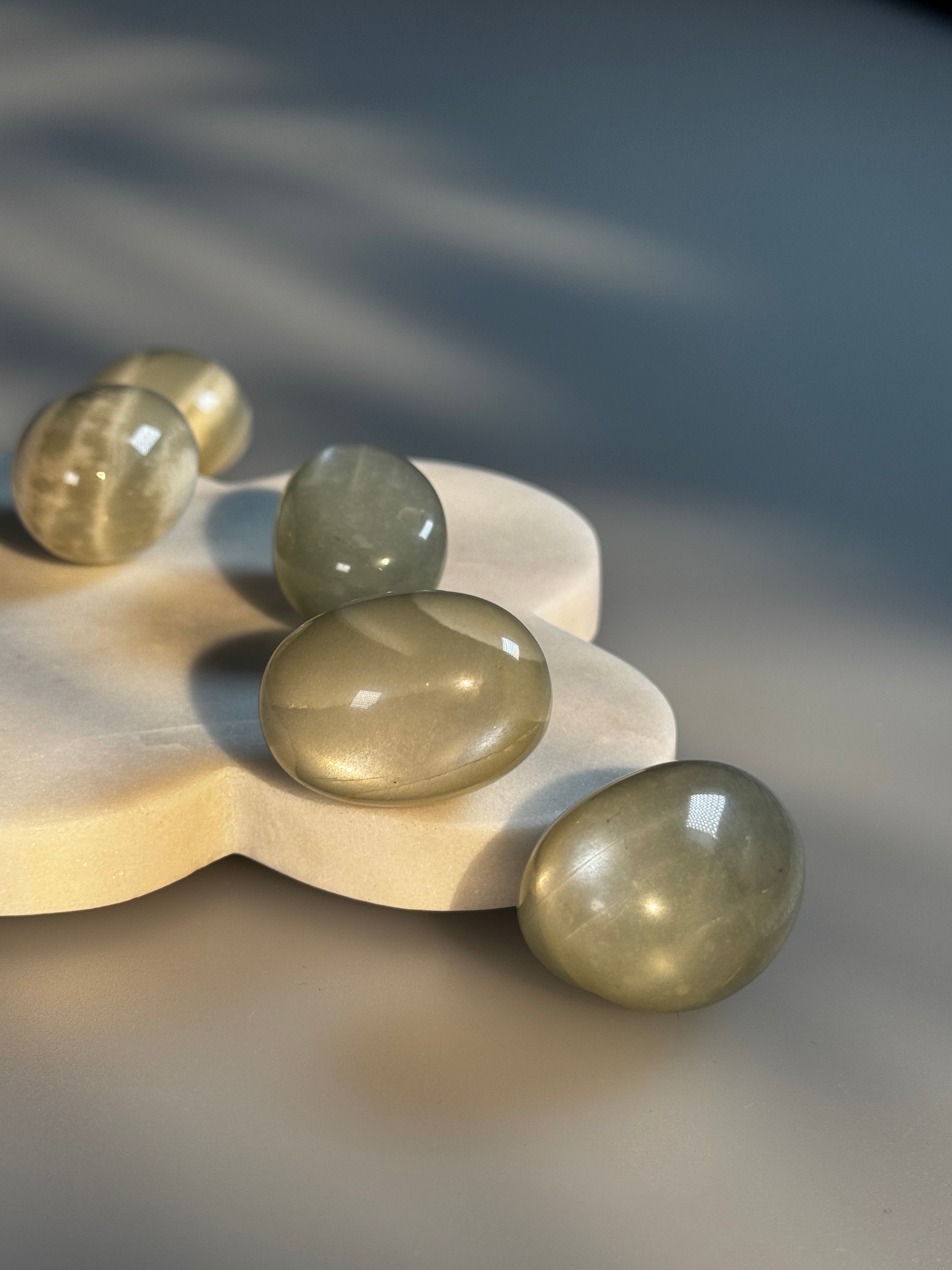 Grüner Mondstein Trommelstein – Awaker